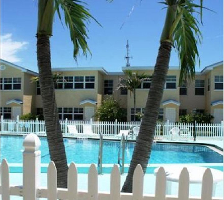 Barefoot Beach Resort - Redington Beach