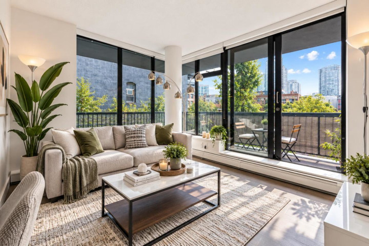 Urban 2 Bedroom Stay On West Cordova - West Vancouver