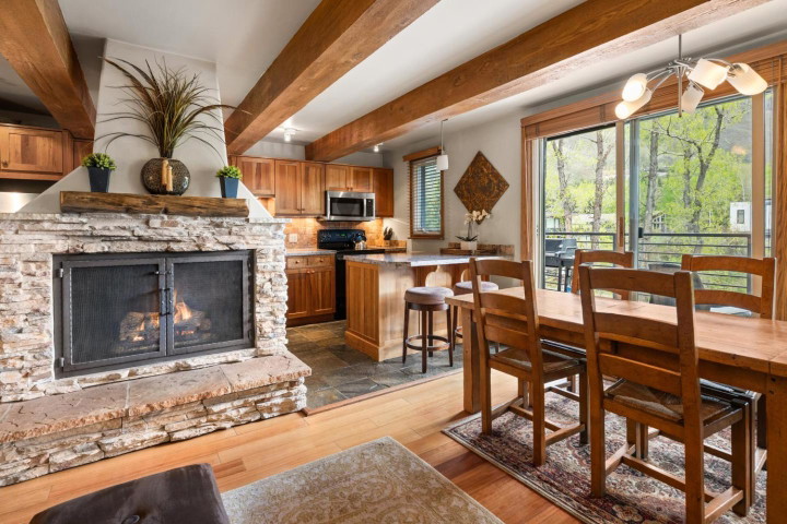 Chateau Roaring Fork 22, Mountain Chic 4-bedroom Condo On Roaring Fork River – Walk To Downtown Aspen - アスペン, CO