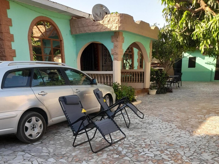 Afonta's Greenhouse Retreat Is A Fully Furnished Entire Three -Bedroom Bungalow Offering Complete Privacy And Comfort-guests Enjoy Exclusive Use Of The Whole Property With No Sharing With Other Guests-ideal For Families, Groups, Professionals & Long Stays - The Gambia