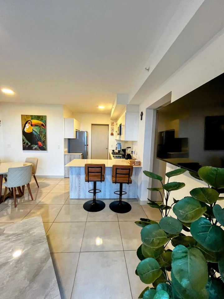 Top-floor Overlooking Uptown With Ac & Parking - Costa Rica