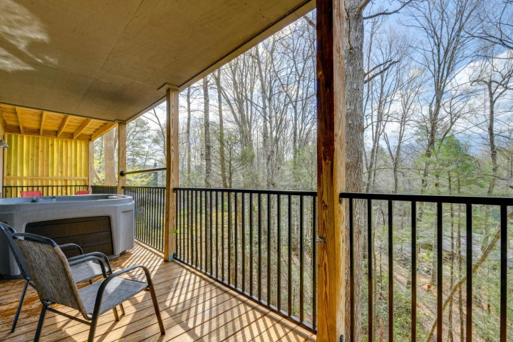 Hot Tub Townhome Near Downtown Gatlinburg - Gatlinburg, TN