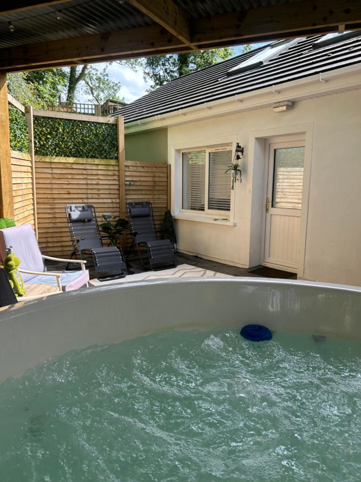 Sèid Bò - Sleeps 6 -Private 6 Person Wood Burning Hottub - 愛爾蘭