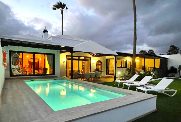 Villa Vista Del Mar - Oceanfront Luxury With Private Pool - Costa Teguise