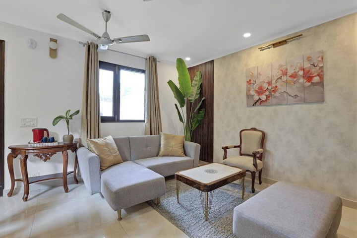 Lutyens Imperial Heritage Spacious Apt, Jorbagh - New Delhi