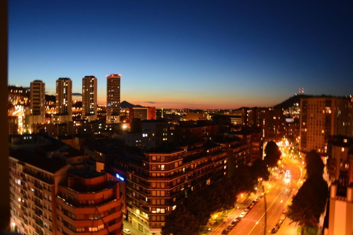Superviews Y Parking Vigilado En Habitación Independiente, Baño Privado, En Apartamento Particular, Français&english - Bilbao