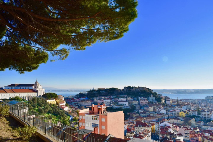 Elegant Riverview Apartment In Historical Lisbon - Alfama