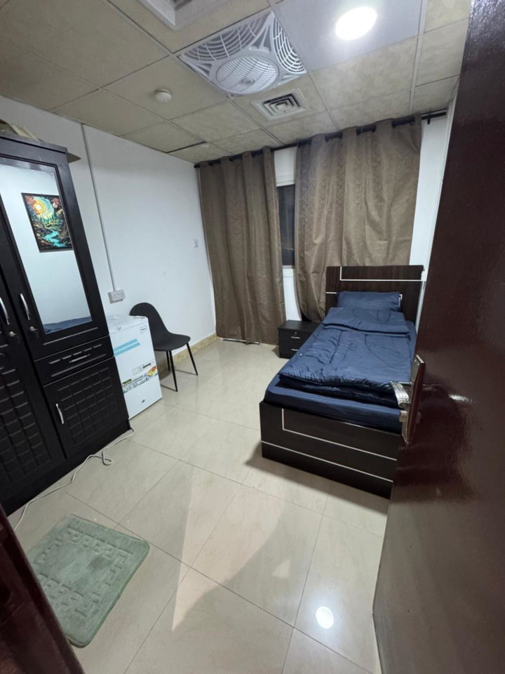 Mens Private Room With Washroom And Balcony - Dubai