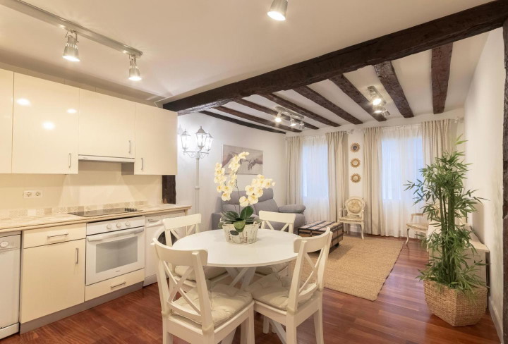 Precioso Apartamento Con Entrada Autónoma En El Casco Viejo - Bilbao