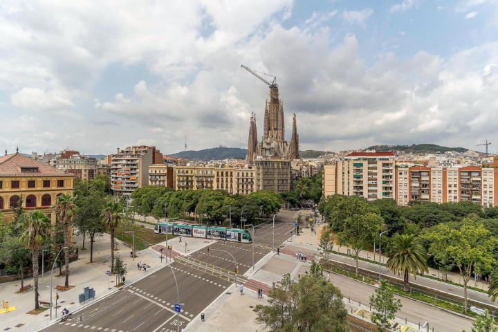 Ab Sagrada Familia Views - La Barceloneta