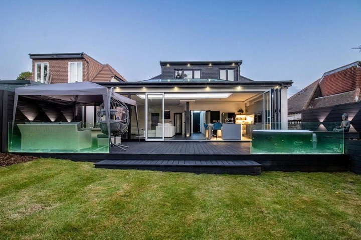 Luxury 4-bedroom High-end Home, Includes Jacuzzi And Pool Table - Watford