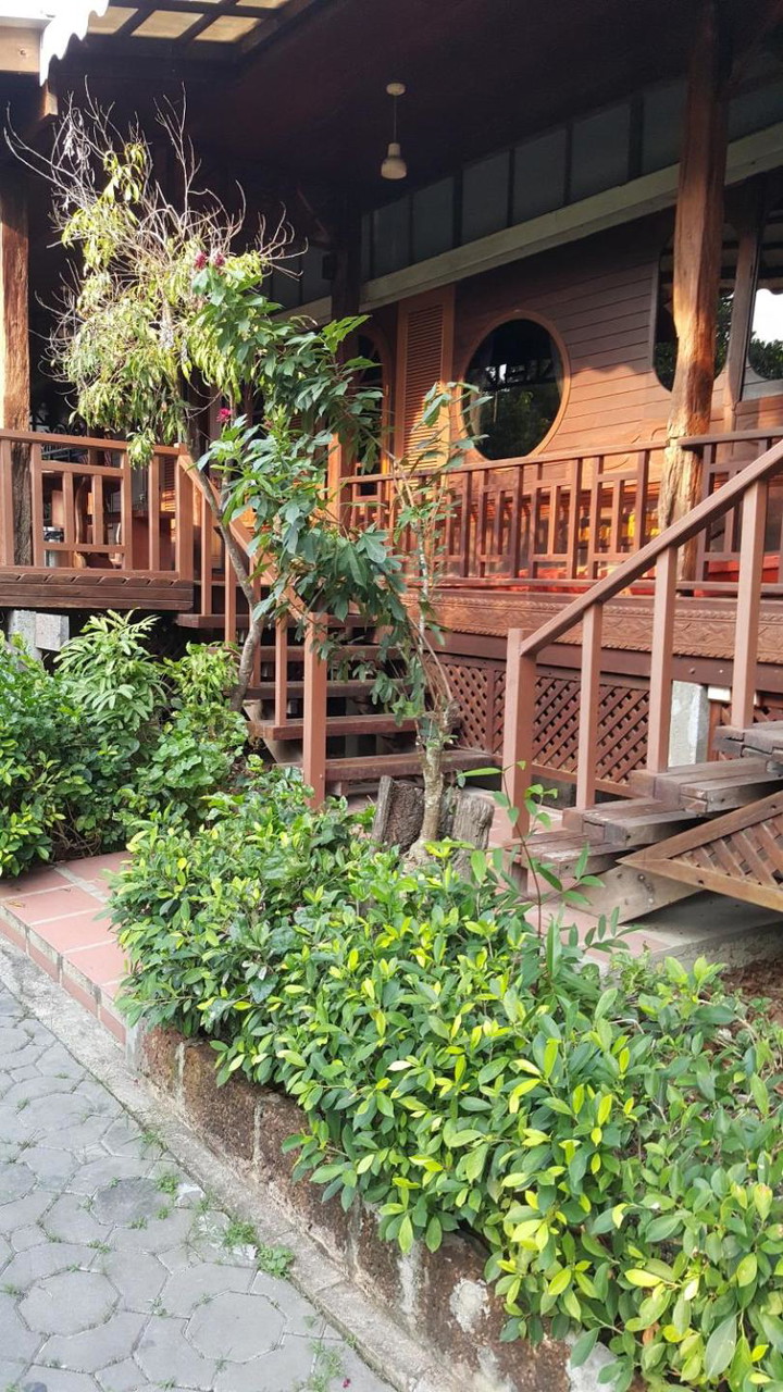 Ruean Mai Chai Khlong - Ratchaburi