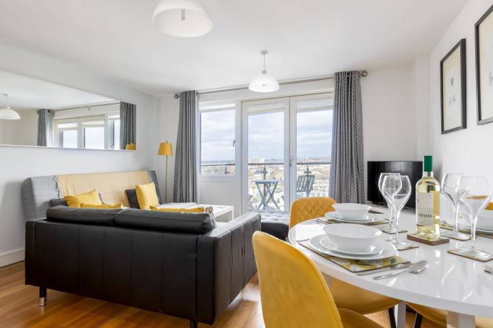 Honeybee - 9th Floor Apartment With Balcony Views - Wareham