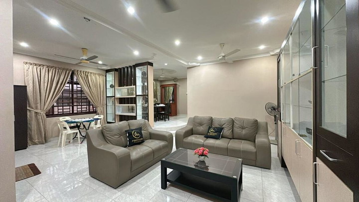 C05 Family Rinting Homestay 2 Storey Semi D - Pasir Ris