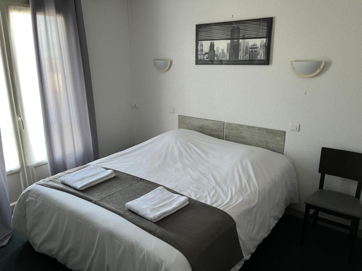 Hôtel Le Lyon Vert Commentry - 蒙呂松