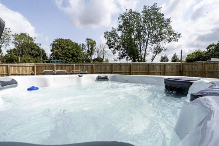 Devon Hot Tub Retreat - Appledore