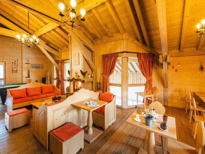 Spacious Alpine Chalet For 10 - Haute-Savoie