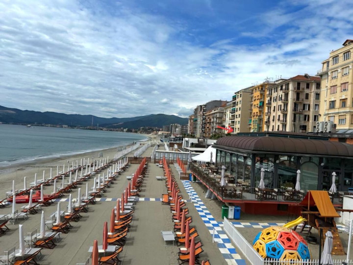 Vista Mare Savona "Posto Auto E Ombrellone Con Due Sdraio Compreso" - Savona