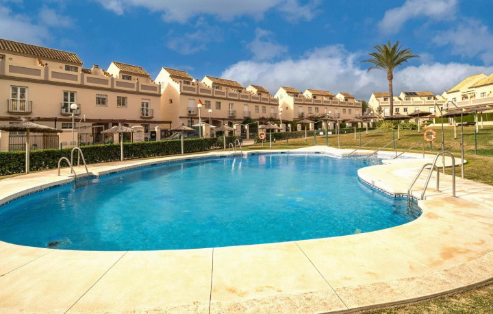 Awesome Home In San Luis De Sabinillas - Sotogrande