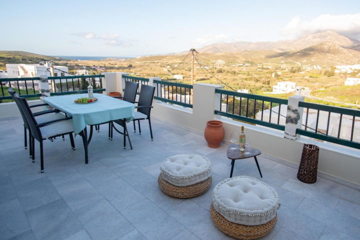 Daniel And Marina - Naxos