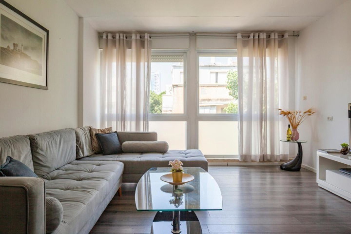 Big Apartment Next To Gordon Beach Plus Free Parking - Tel Aviv-Yafo