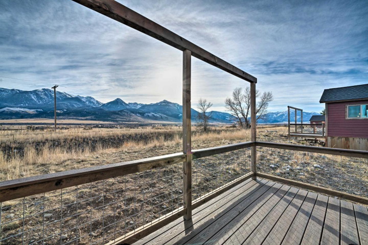 Romantic Gem W/ Mtn Views! Day Trip To Yellowstone - Montana