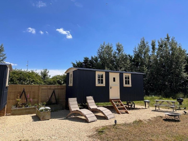 Shepherdshut-hottub-cotswolds-petfriendly - Oxfordshire