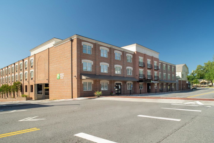 Holiday Inn Express & Suites - Dahlonega - University Area By Ihg - Georgia (State)