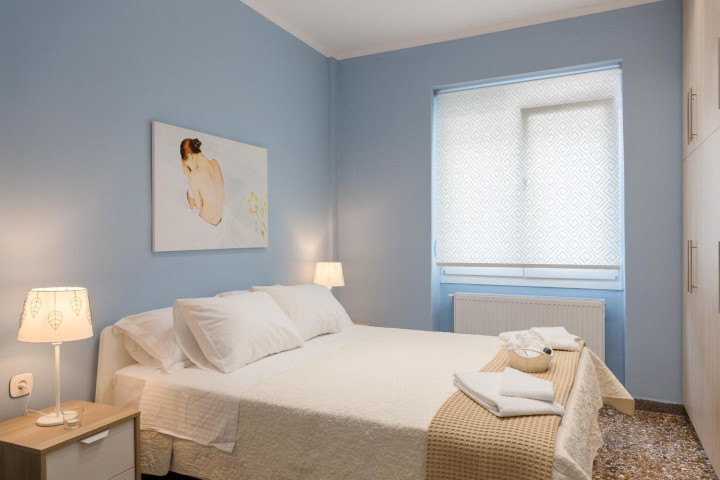 Grandma's Chic & Bright Athenian Home With A Patio - Athens