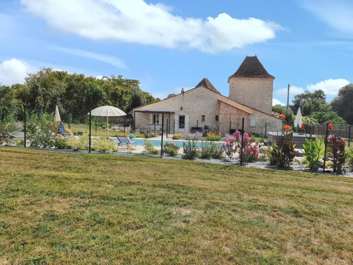 Maison Charmante à Monestier Avec Piscine Et Jacuzzi - Périgord