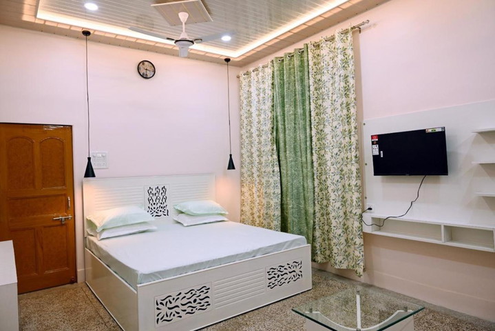 Madhi Basera - Varanasi