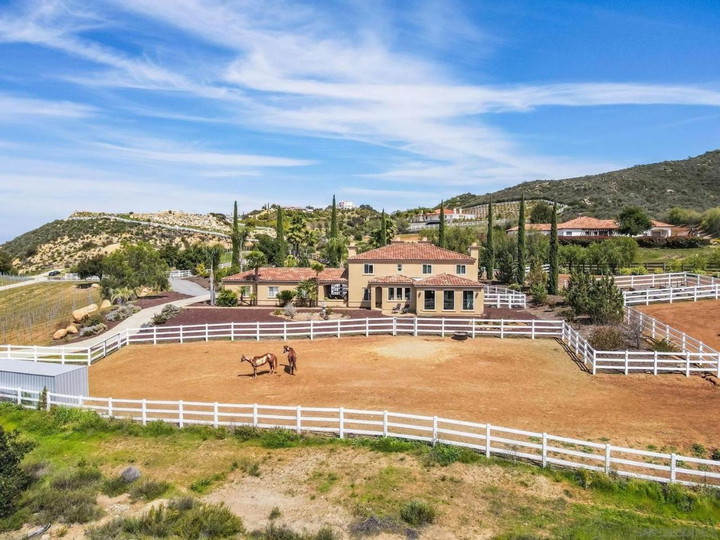 Villa On 5 Acre Vineyard Equestrian Estate, Pool & Hot Tub, Events - Lake Elsinore, CA