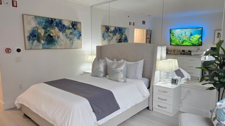 Privately Owned Room In Hotel At 567 Hornby St, Downtown Vancouver - Vancouver
