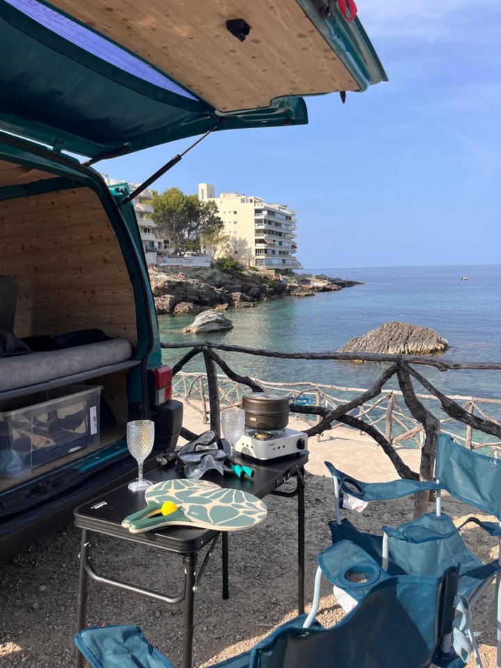 Vintage Camper Van Piña Marina -