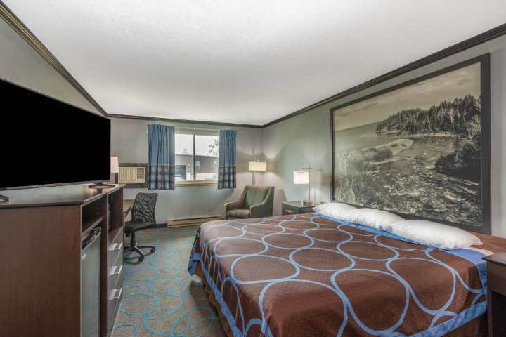 Super 8 By Wyndham Duluth - Duluth, MN