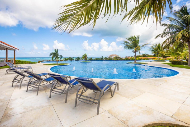 Pristine Bay Villa 1304 With Large Pool - 3 Bedroom Condo - Honduras