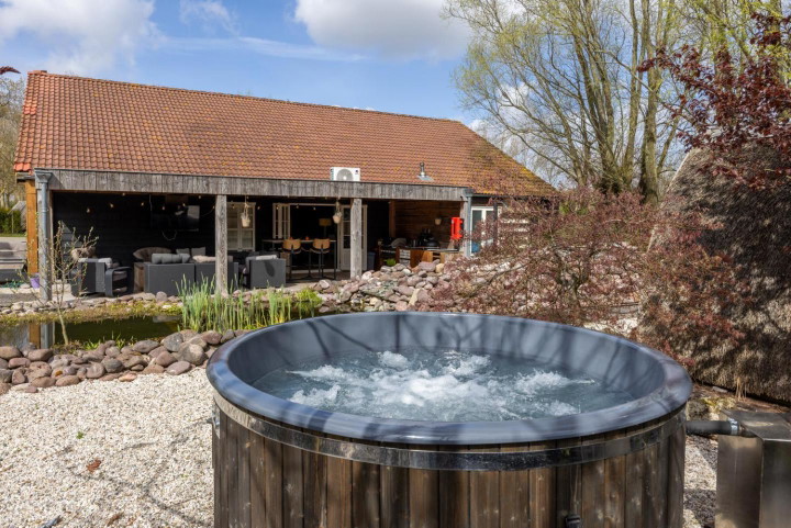Studio With Pool Table And Optional Sauna & Hot Tub - Hoofddorp