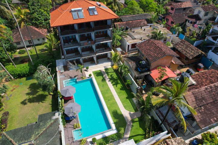 The Green Rooms Surf & Yoga Camp - On The Beach - Prime Location Renovated 2024 - Mirissa