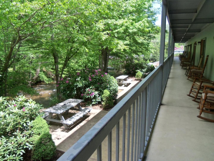 Four Seasons Inn - Sylva, NC