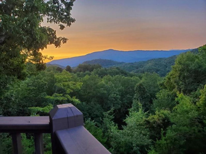Campfire Lodge - Townsend, TN