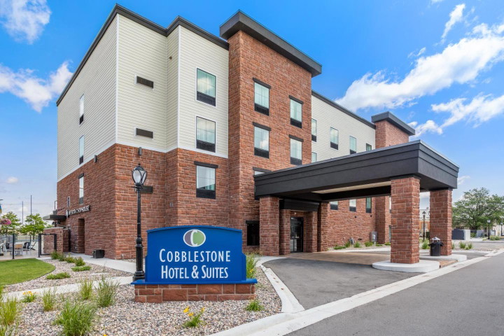 Cobblestone Hotel & Suites - De Pere Green Bay - Green Bay, WI