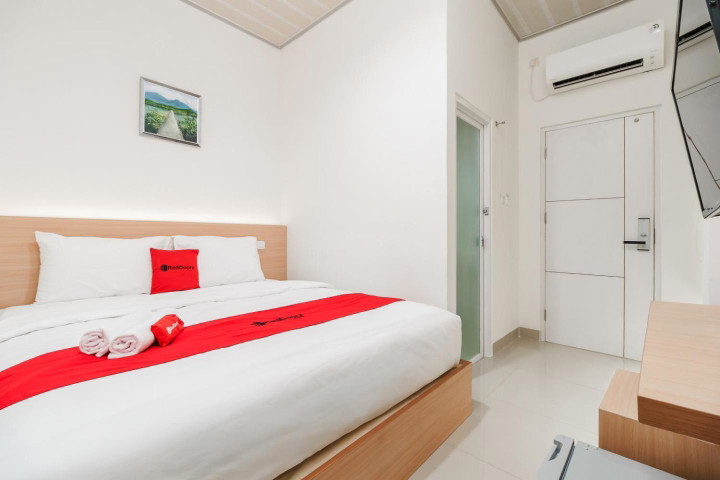 Reddoorz Plus Near Rs Rk Charitas 2 Palembang - Palembang
