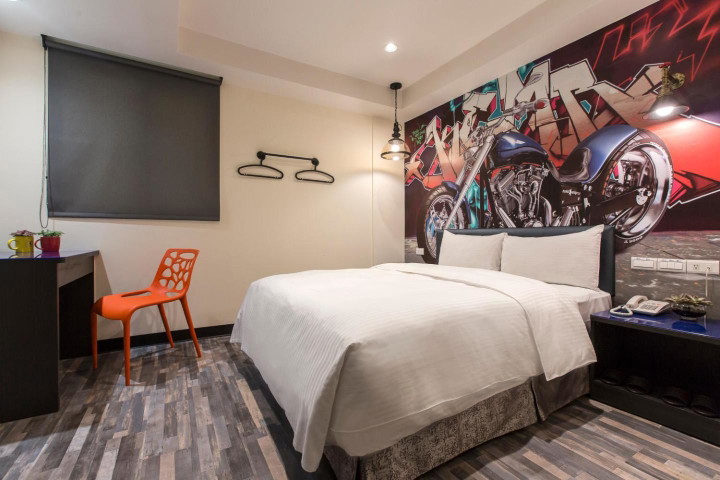 The Young Hotel - Longtan District