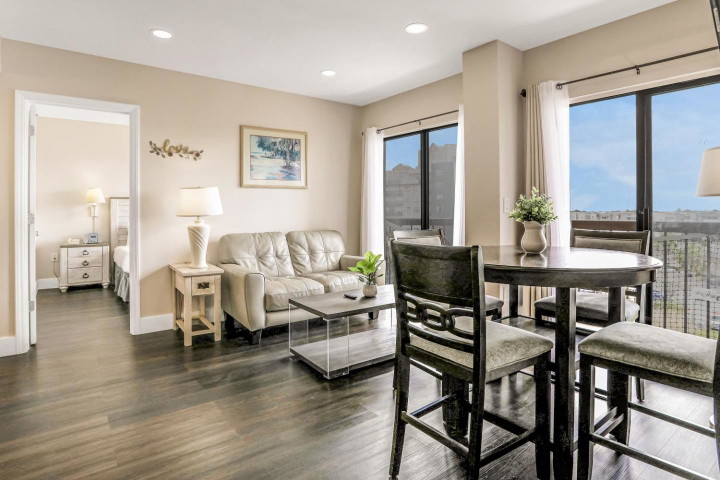 Modern & Bright Condo With A Balcony And Ac - Pool, Hot Tub, And Tennis Access - Orlando