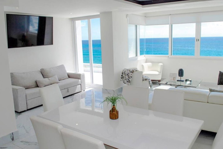 Luxury Ocean Front Apartment, 2 Br, Beach, Gym, Spa - Cancún