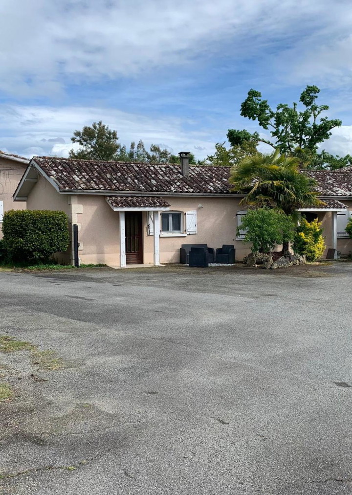 Petite Maison Dans Un Village Du Gers - Nogaro