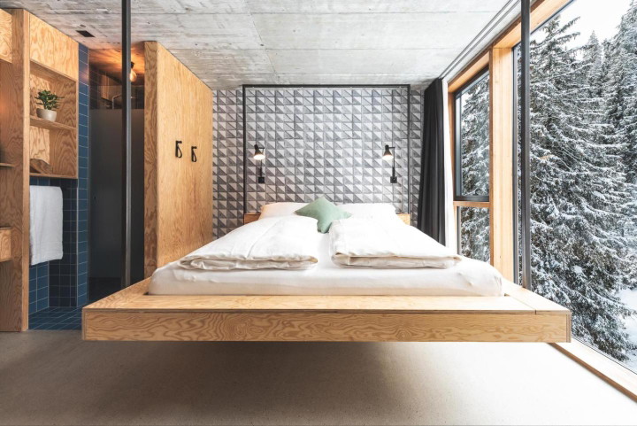Riders Hotel - Elm