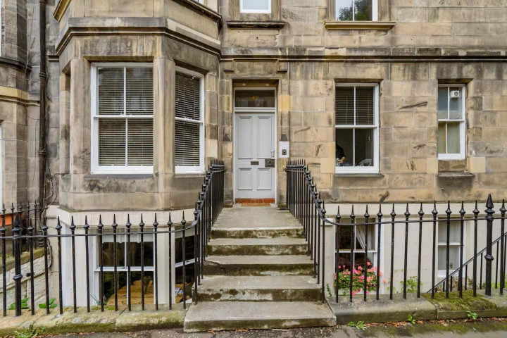 Maindoor Private Entrance Apartment - Edinburgh