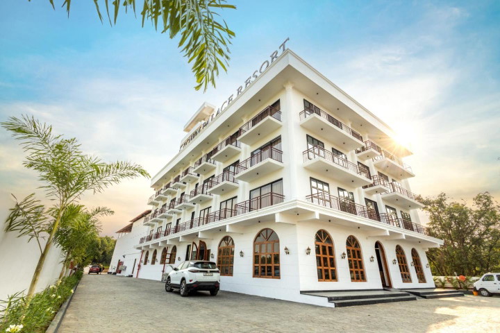 Krown Palace Resort - Silvassa