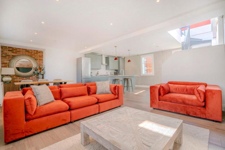 Luxury Wimbledon Townhouse With Roof Terrace & Parking - サービトン